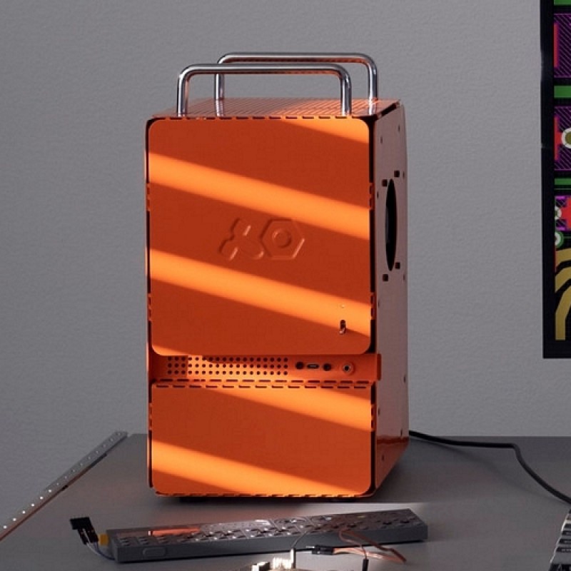 Teenage Engineering Computer-1 narancssárga fényezést kombinál az ipari ...