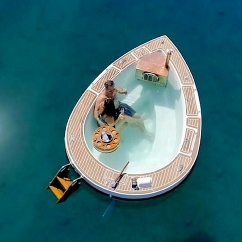 Spacruzzi pezsgőfürdő csónak: hajókázás és fürdőzés egyben